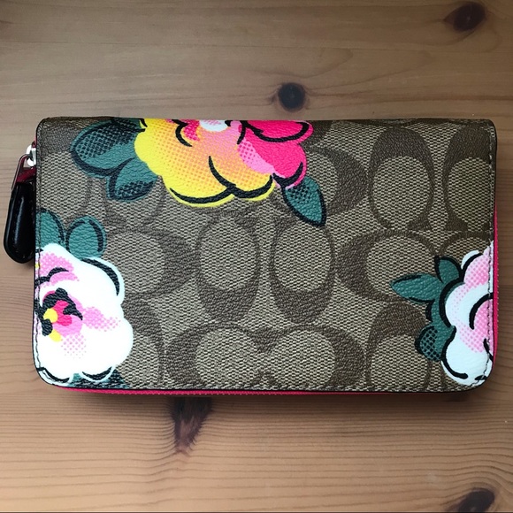 Coach | Bags | Coach Id Zip Wallet In Signature Canvas With Vintage ...